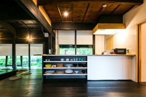 Casa (Private Vacation) | Cozinha privada | Geladeira, micro-ondas, cafeteira/chaleira, torradeira