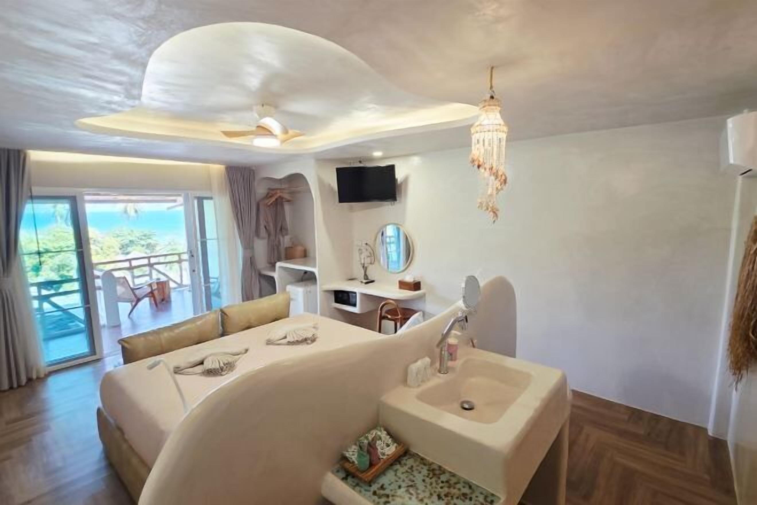 Roupas de cama antialérgicas, frigobar, cofres nos quartos