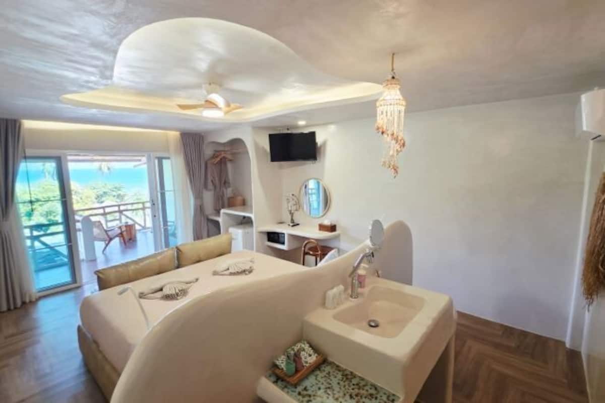 Roupa hipoalergénica, minibar, cofre no quarto