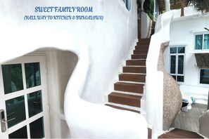 Quarto Familiar, vista para a praia | Roupa de alta qualidade, edredões de penas