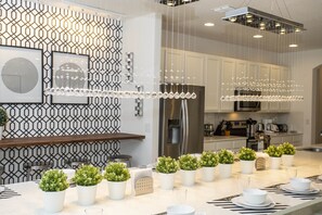 Casa, várias camas | Opções para refeição no quarto