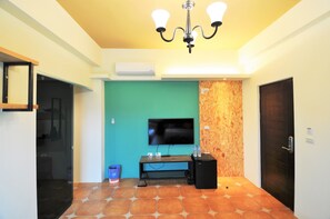 Quarto Triplo | Secretária, cortinas/cortinados opacos, quartos insonorizados 