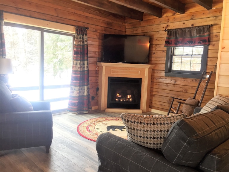 Comfortable Canada Cabin - Direct Atv And Snowmobile Trail Access! - Pittsburg, NH