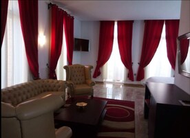 Suíte executiva | Cofres nos quartos, escrivaninha, cortinas blackout, berços grátis