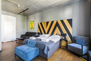 Minibar, cofre no quarto, com decoração personalizada 