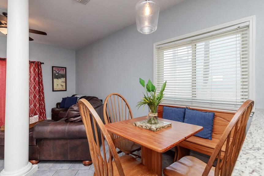 Walk To Beach! Ground Level, 1 Bedroom, 1 Bath, Sleeps 4, Pet Friendly! - North Padre Island, TX