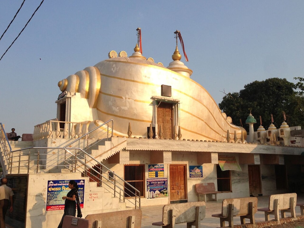 Large Apartment At Taleti, Palitana Surrounded By Jain Temples - Palitana