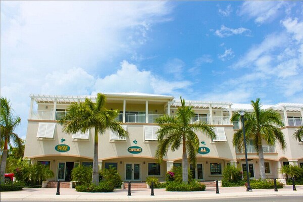 202 - 2 Bedroom Condo In The Heart Of Grace Bay - Turks and Caicos Islands
