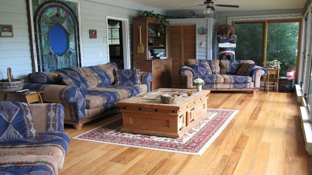 Rustic River Cabin, Charming Riverfront, Hottub, 2 Stone Fireplaces, Dock, Views - 愛丁堡