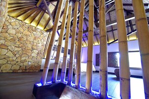 Suite Superior | Minibar, cofre no quarto, com decoração personalizada 