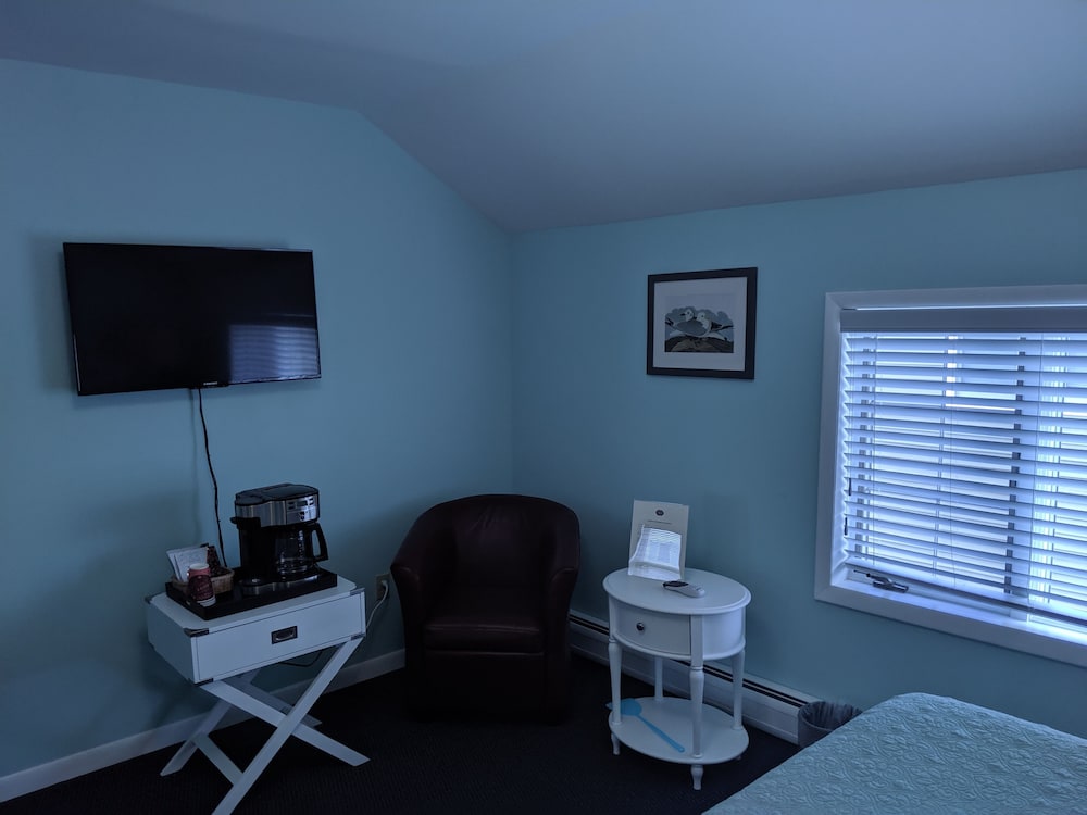 Lake Side Room At The Copper Trout. - Bayfield, WI