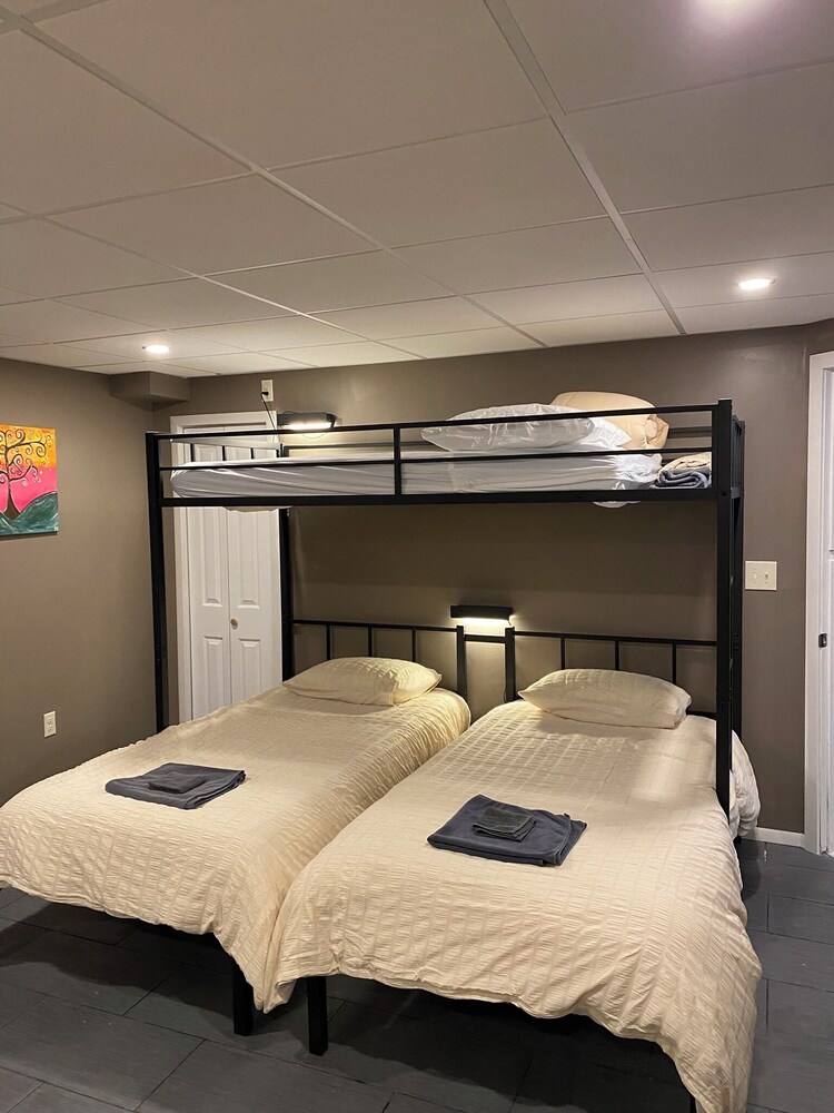 Winnipesauke Beach Access, Family And Dog Friendly Home With Fenced In Yard. - Moultonborough, NH