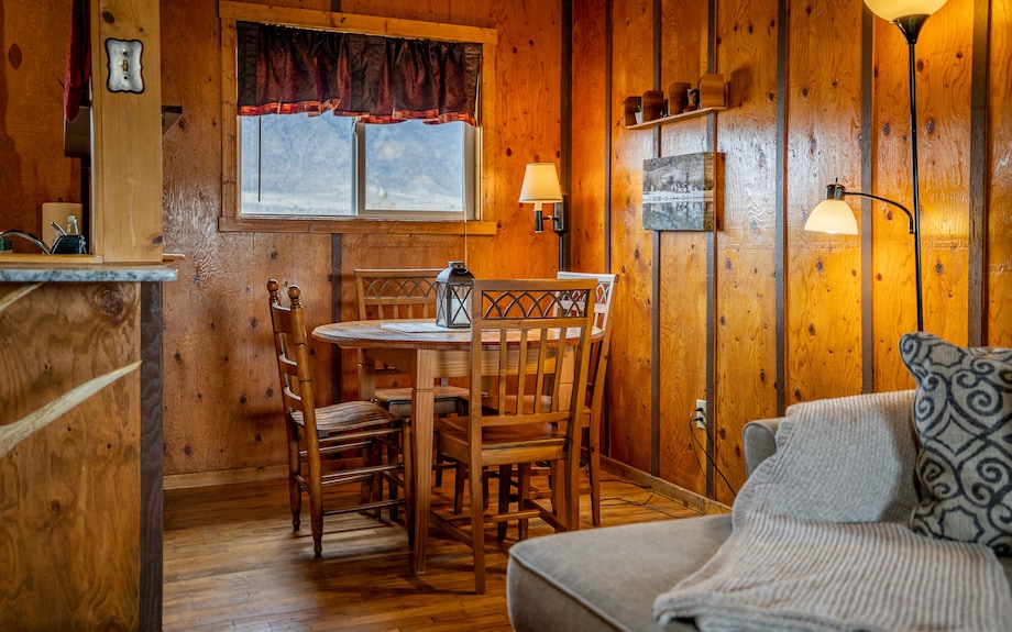 Cowboy Bunkhouse #1- 10 Minutes From Cody, Western Charm And Comfort! - Wyoming