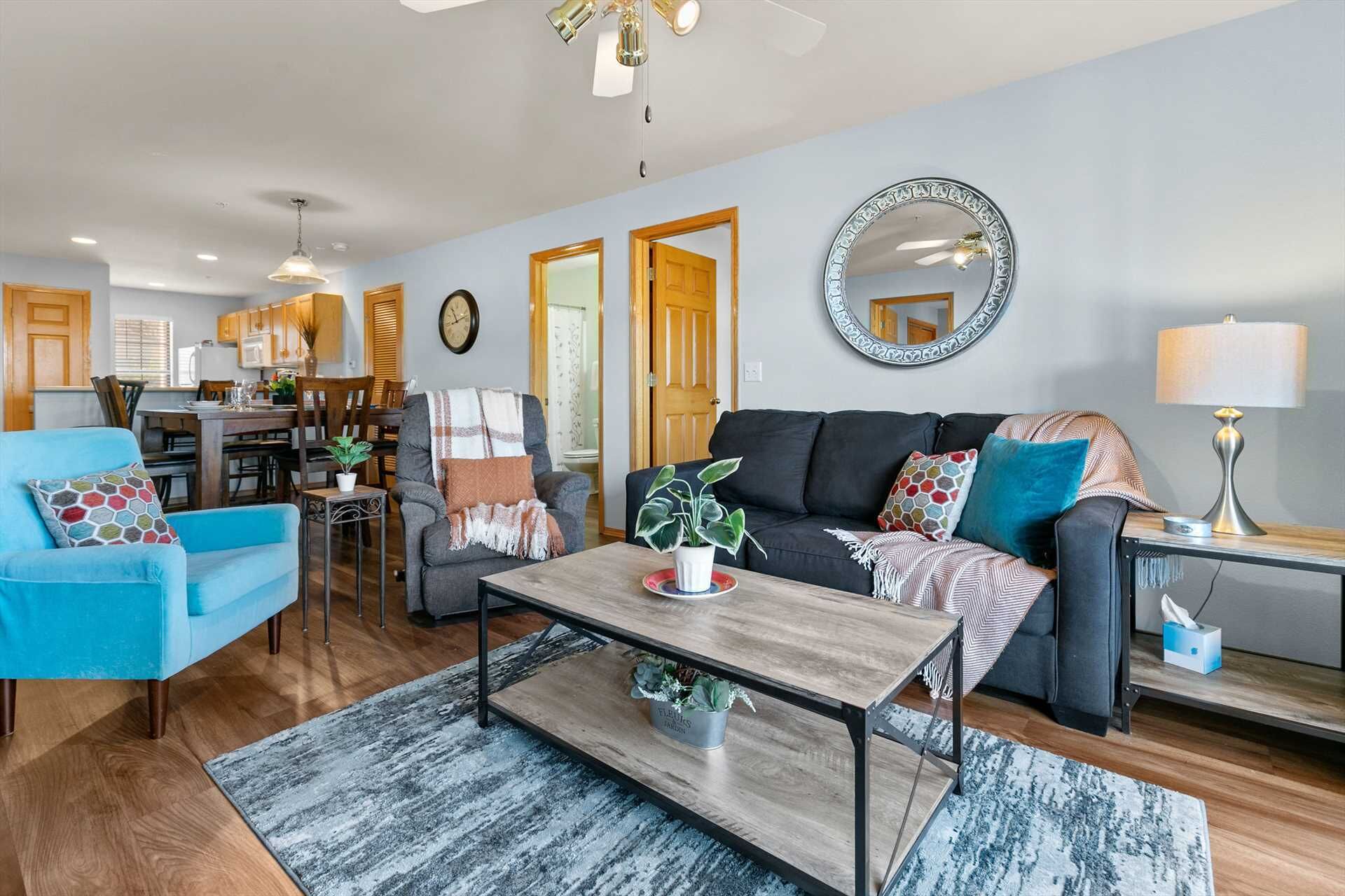 Table Rock Condo- Huge Deck, New Flooring!-private Marina On-site - Ridgedale, MO