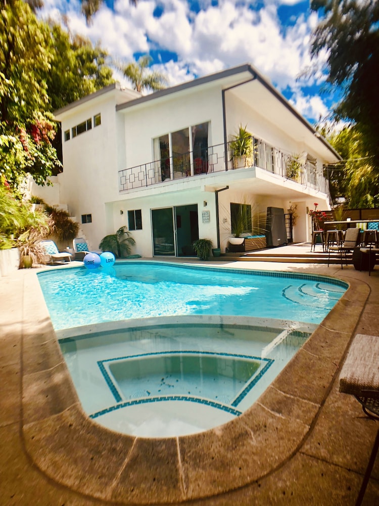 Oasis In The Heart Of Hollywood With Private Pool & Spa - 5 Star Modern Studio - Los Angeles, CA