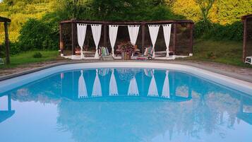 Piscina exterior sazonal