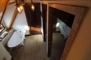 Quarto, 1 cama Queen | Banheira de imersão