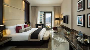 Quarto Deluxe, 1 cama king-size, varanda | Cofre no quarto, secretária