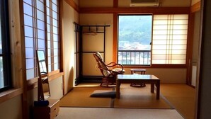 Quarto Básico, vista para o canal, em frente ao mar (for 3 Guests) | Wi-fi grátis, roupa de cama fornecida 