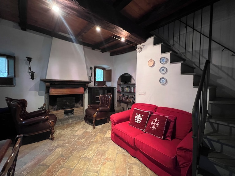 The Tower In 16th Century Borgo Fontanini - With Mountain Views - Emilia-Romagna