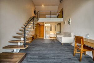 Apartamento standard (Mezzanine) | Roupas de cama premium, escrivaninha, cortinas blackout