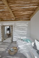 Suite Deluxe, banheira de hidromassagem grande (Outdoor) | Minibar, cofre no quarto, secretária, cortinas/cortinados opacos