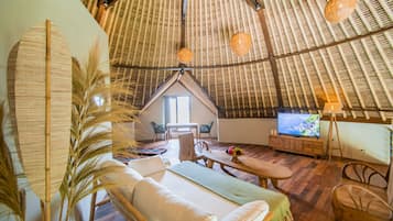 Villa, piscina privativa (4 Bedrooms and 2 Bathrooms) | Sala de estar | Smart TV