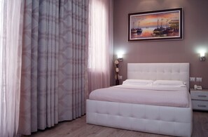 Roupa de alta qualidade, minibar, secretária, quartos insonorizados 