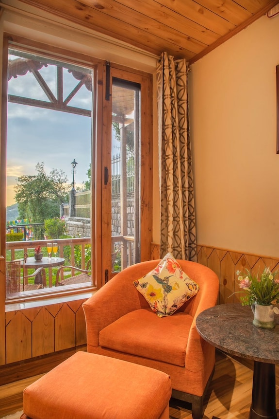 Majestic 3 Bhk Villa Wth Living Area & Stunning Views Near Dalai Lama Temple - Dharamshala