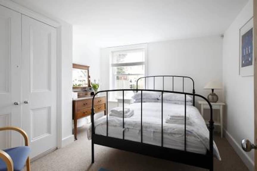 Beautiful, Luxury Two Bedroom Apartment, Within Easy Reach Of The City Centre, - West Sussex