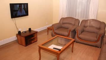 Casa, 3 quartos, para não fumantes | Área de estar | TV de tela plana 32 polegadas com canais a cabo, TV