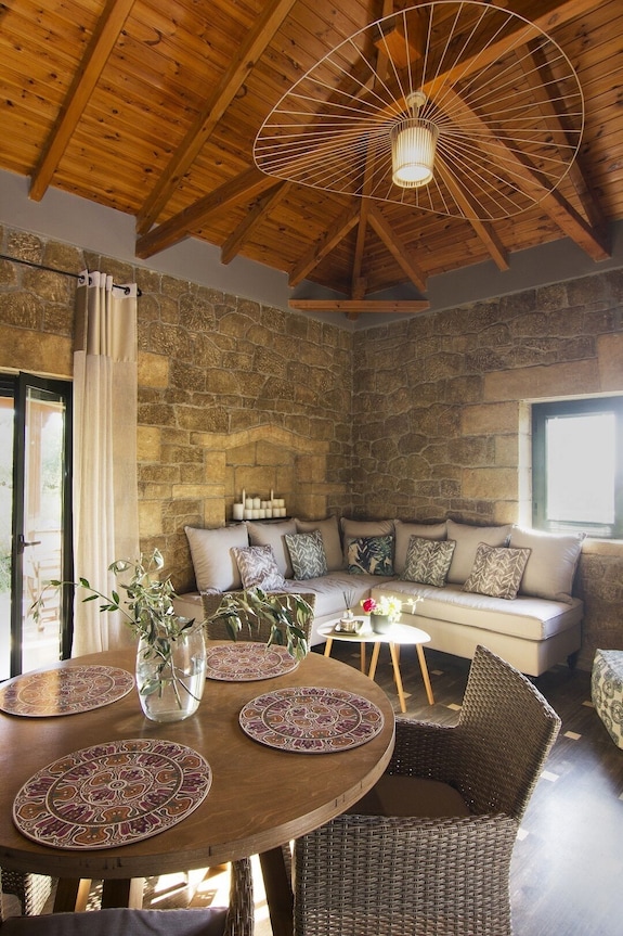 Παραδοσιακό εξοχικό σπίτι που βρίσκεται στην ηρεμία του ελαιώνα - Greece