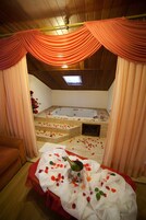Suíte estúdio romântica, 1 cama de casal | Banheira de hidromassagem particular