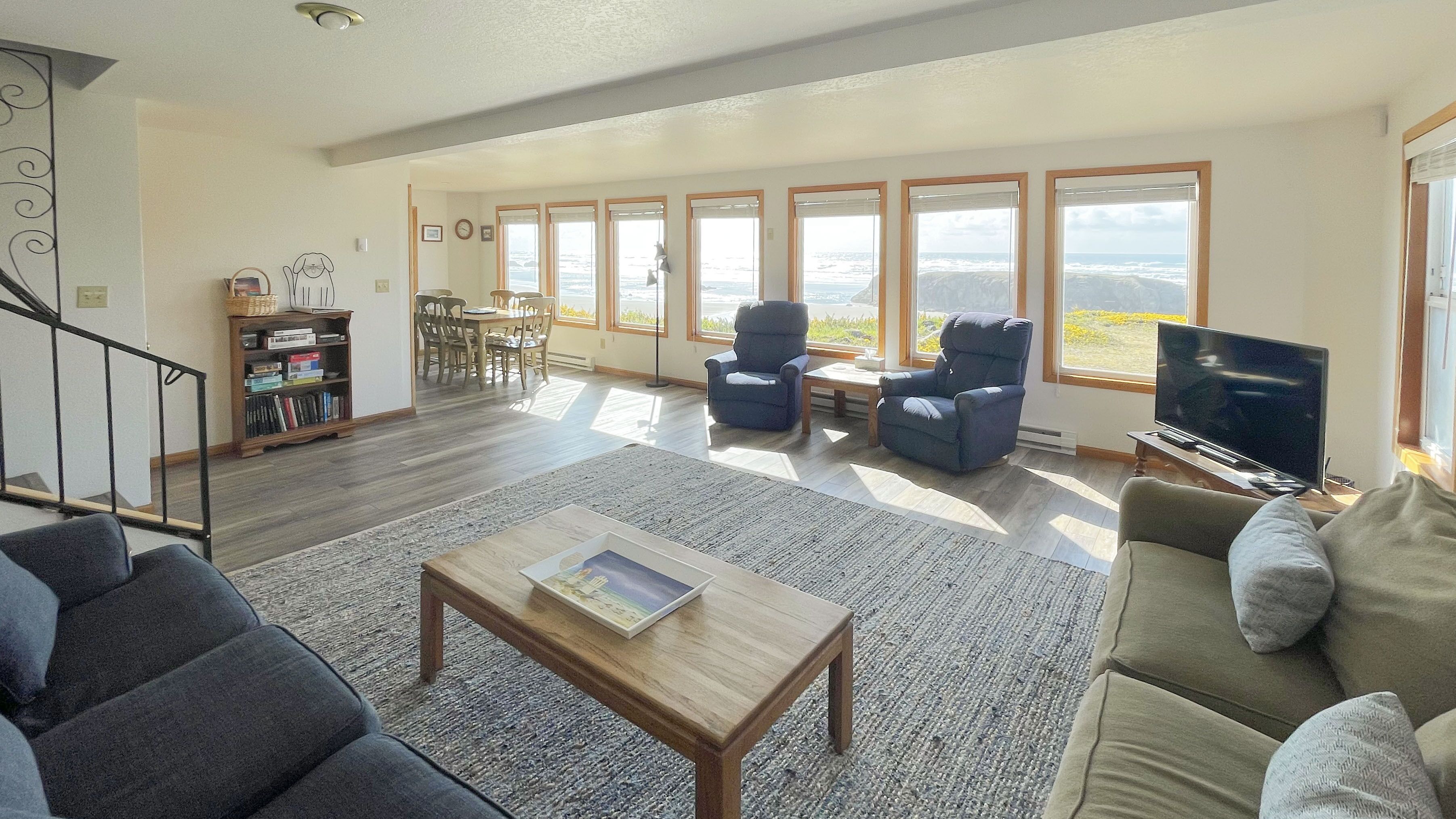 The Beachcomber: Oceanfront With Private Beach Access And Spectacular Views! - Bandon, OR