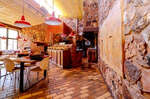 Café da manhã com buffet grátis todos os dias