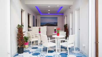 Café da manhã com buffet grátis todos os dias