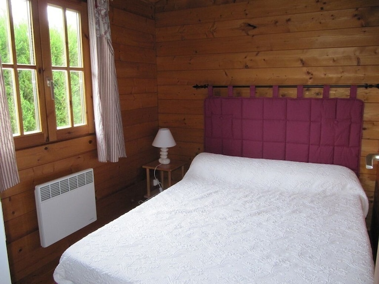 Vacation Rentals In Périgord, Quiet Air-conditioned Chalet, Heated Swimming Pool - Dordogne