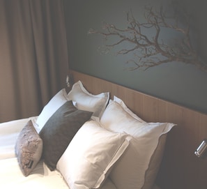 Individualmente decorados, escrivaninha, cortinas blackout