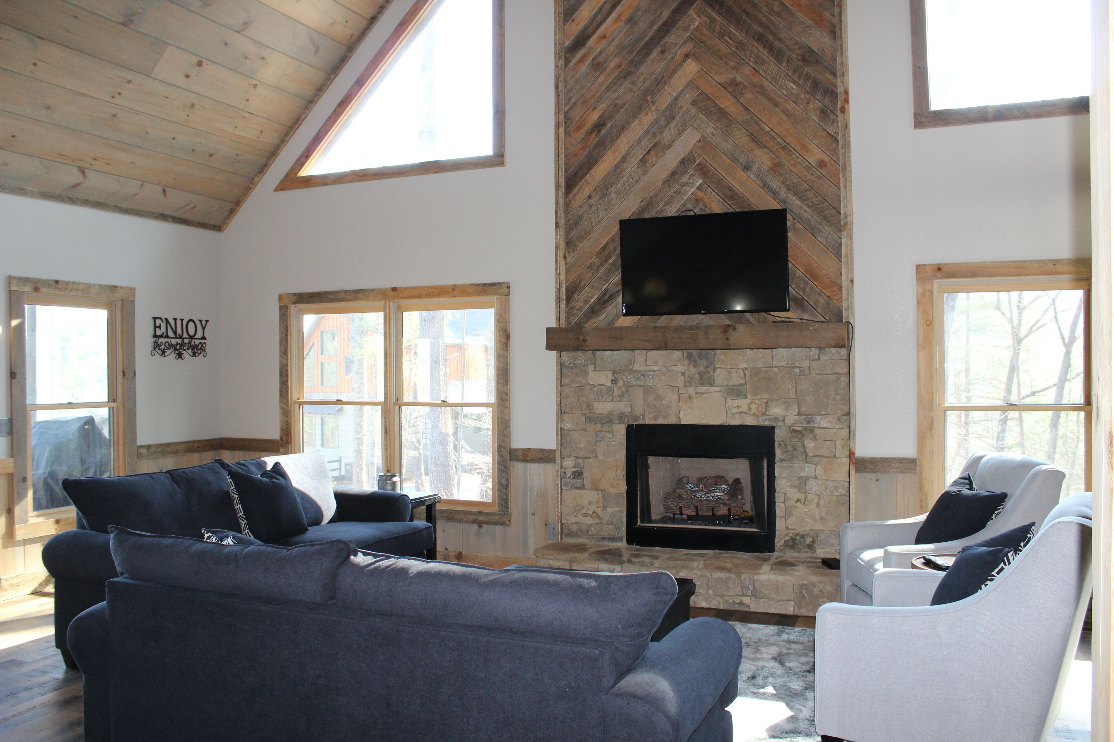 Peaceful Getaway 6 Mins To Downtown! 3 Fireplaces! King On Each Level! - Blue Ridge, GA