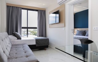 Quarto quádruplo família | Cofres nos quartos, cortinas blackout, Wi-Fi de cortesia, roupa de cama