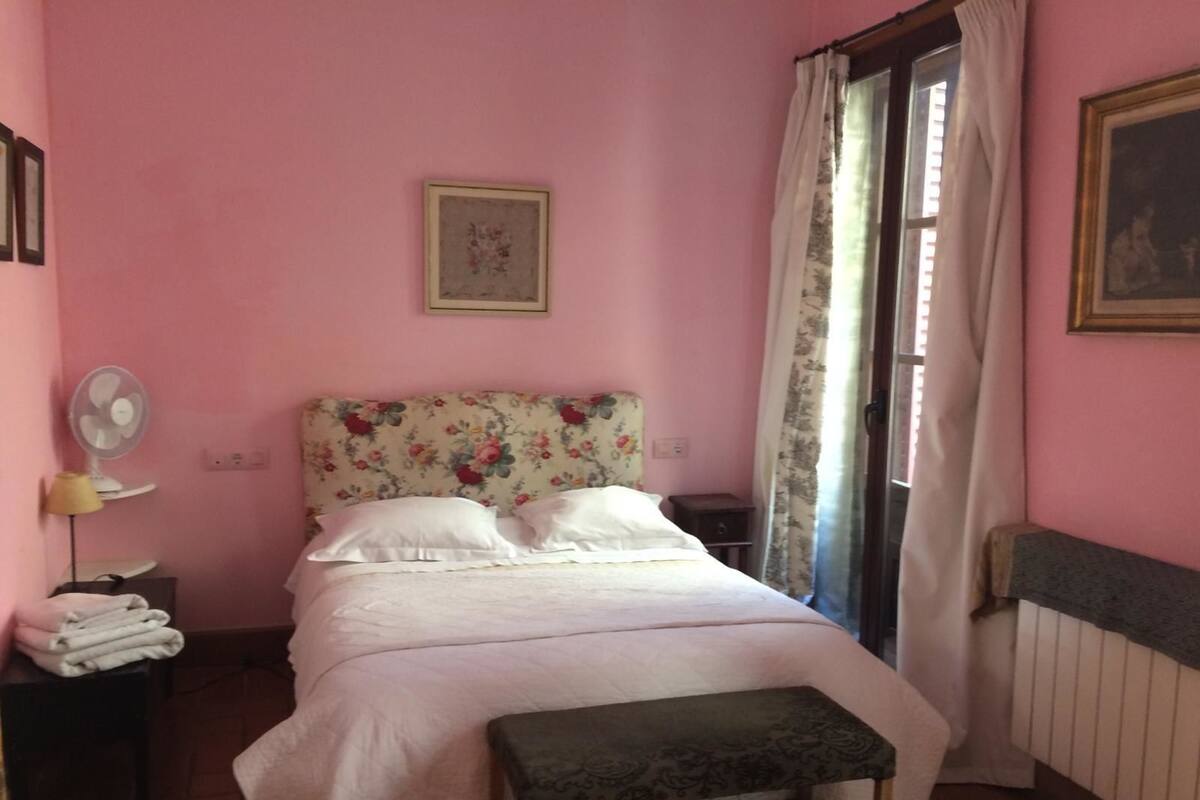 Quarto Triplo Superior | Cortinas/cortinados opacos, camas desdobráveis, Wi-fi grátis 