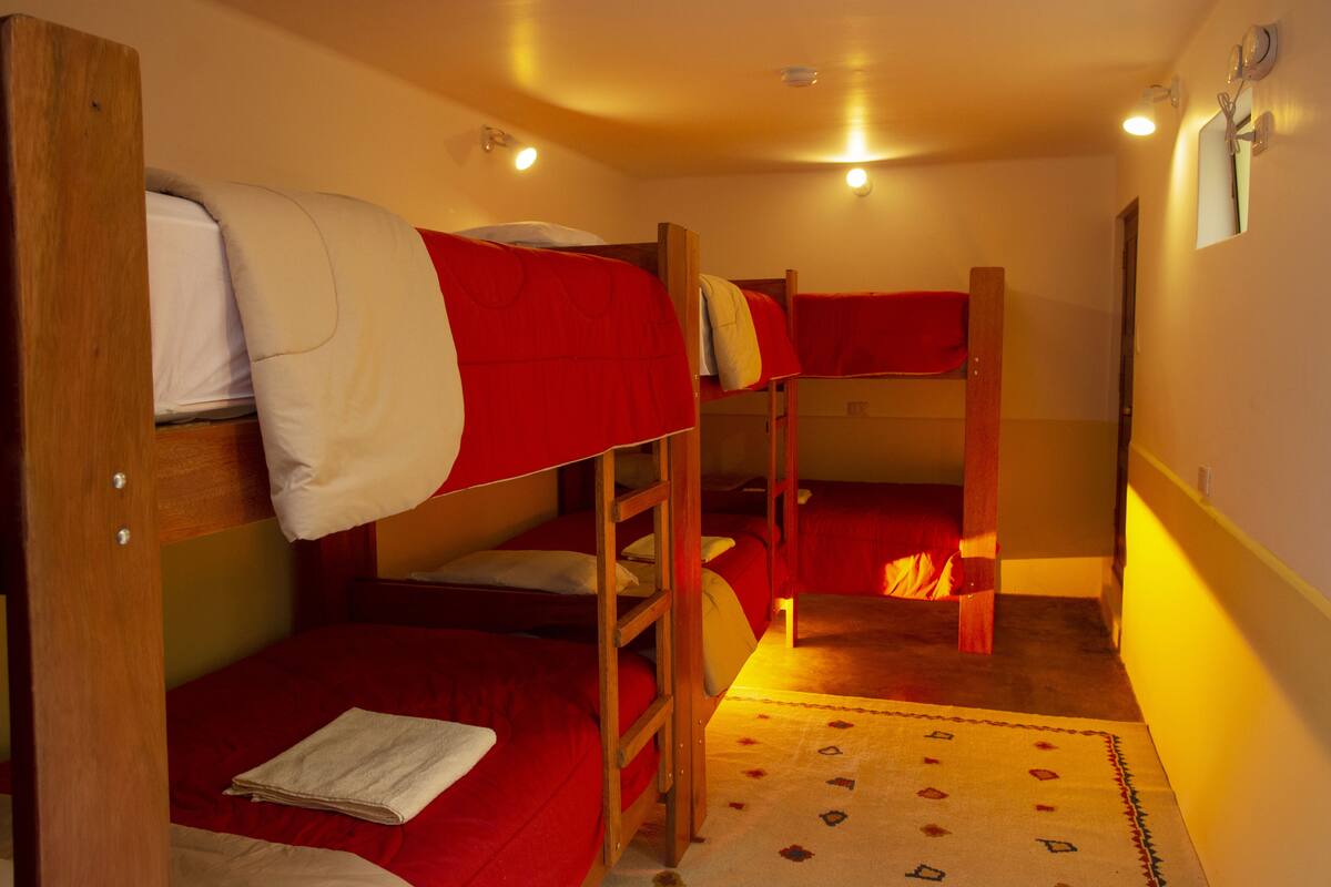 Dormitório compartilhado, em dormitório misto (3 bunk beds) | Ferros/tábuas de passar roupa, Wi-Fi de cortesia, roupa de cama