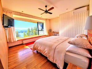 Suíte panorâmica, vista para o lago | 1 quarto, roupas de cama de algodão egípcio, roupas de cama premium