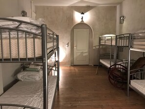 Com decoração personalizada, com mobília individualizada, Wi-fi grátis 