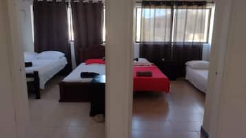 Ferro/tábua de engomar, Wi-fi grátis, roupa de cama fornecida