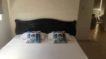 Quarto Quádruplo, várias camas | Ferro/tábua de engomar, Wi-fi grátis, roupa de cama fornecida
