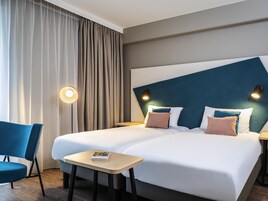 Cofre no quarto, cortinas/cortinados opacos, quartos insonorizados