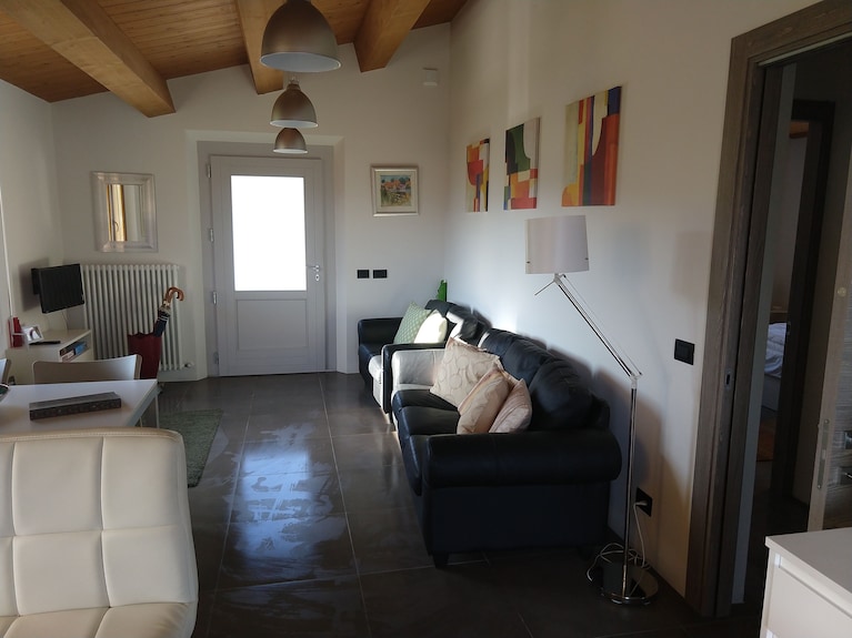 Un Moderno Apartamento Independiente De Dos Dormitorios. - Sarnano