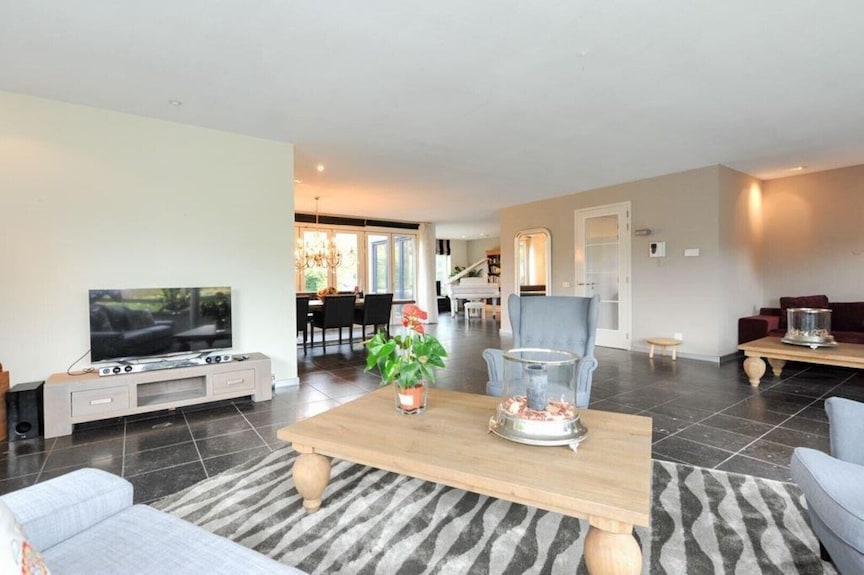 Unieke Villa, Met Alle Bezienswaardigheden Zijn In De Buurt. - Vlaardingen