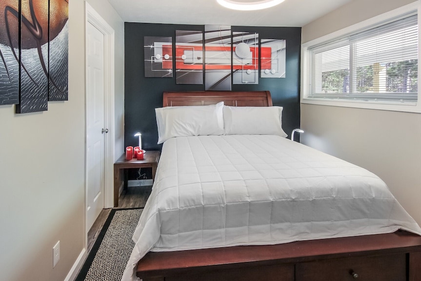 The Lake View Outside Traverse City\nsleeps 4, Sleeping Bear Dunes Short Drive - Michigan